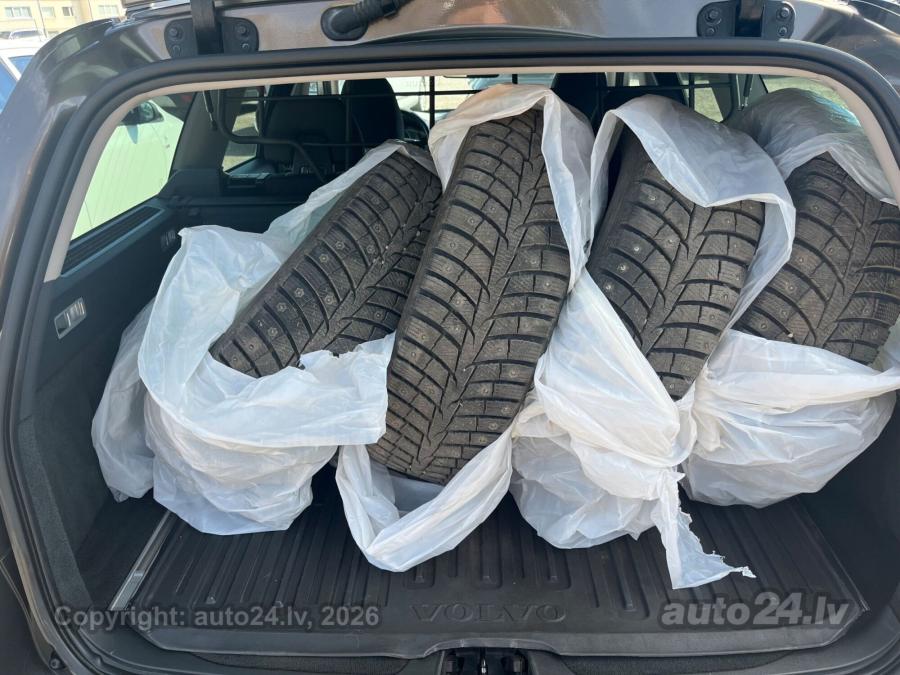 Brūns Volvo XC70 2013 Kuresāre, ar dzinēja tilpumu 2.40 L un nobraukumu 365 tūkst. km par 9990 €, foto 16 vietnē AUTOMOTO.COM.LV