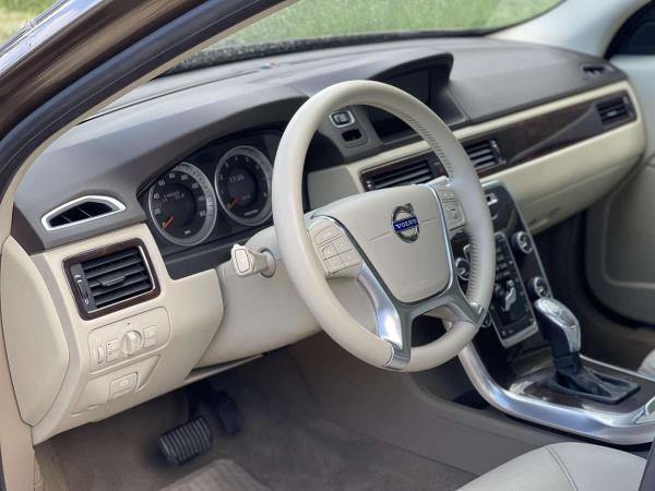 Brūns Volvo XC70 2013 Šauļi, ar dzinēja tilpumu 2.95 L un nobraukumu 234 tūkst. km par 8950 €, foto 10 vietnē AUTOMOTO.COM.LV