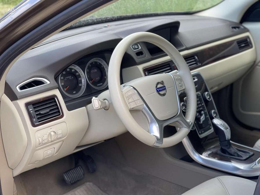 Brūns Volvo XC70 2013 Šauļi, ar dzinēja tilpumu 2.95 L un nobraukumu 234 tūkst. km par 8950 €, foto 10 vietnē AUTOMOTO.COM.LV