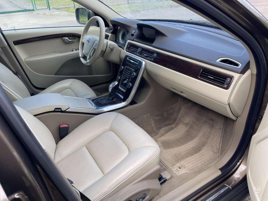Brūns Volvo XC70 2013 Šauļi, ar dzinēja tilpumu 2.95 L un nobraukumu 234 tūkst. km par 8950 €, foto 18 vietnē AUTOMOTO.COM.LV