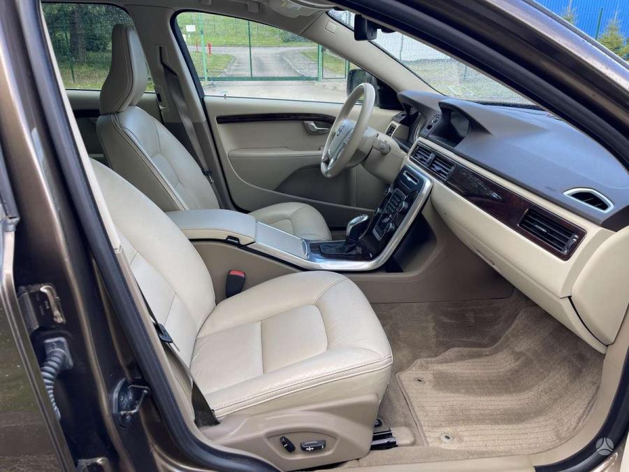 Brūns Volvo XC70 2013 Šauļi, ar dzinēja tilpumu 2.95 L un nobraukumu 234 tūkst. km par 8950 €, foto 19 vietnē AUTOMOTO.COM.LV