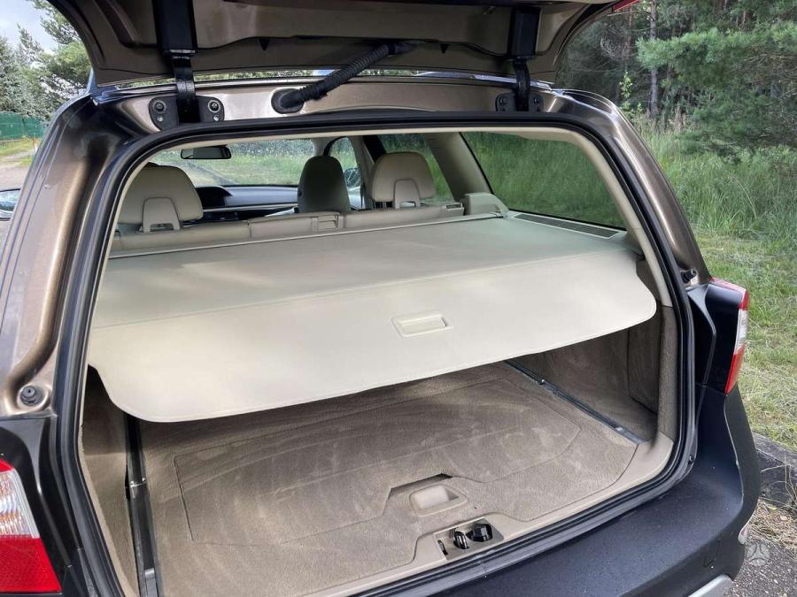 Brūns Volvo XC70 2013 Šauļi, ar dzinēja tilpumu 2.95 L un nobraukumu 234 tūkst. km par 8950 €, foto 22 vietnē AUTOMOTO.COM.LV