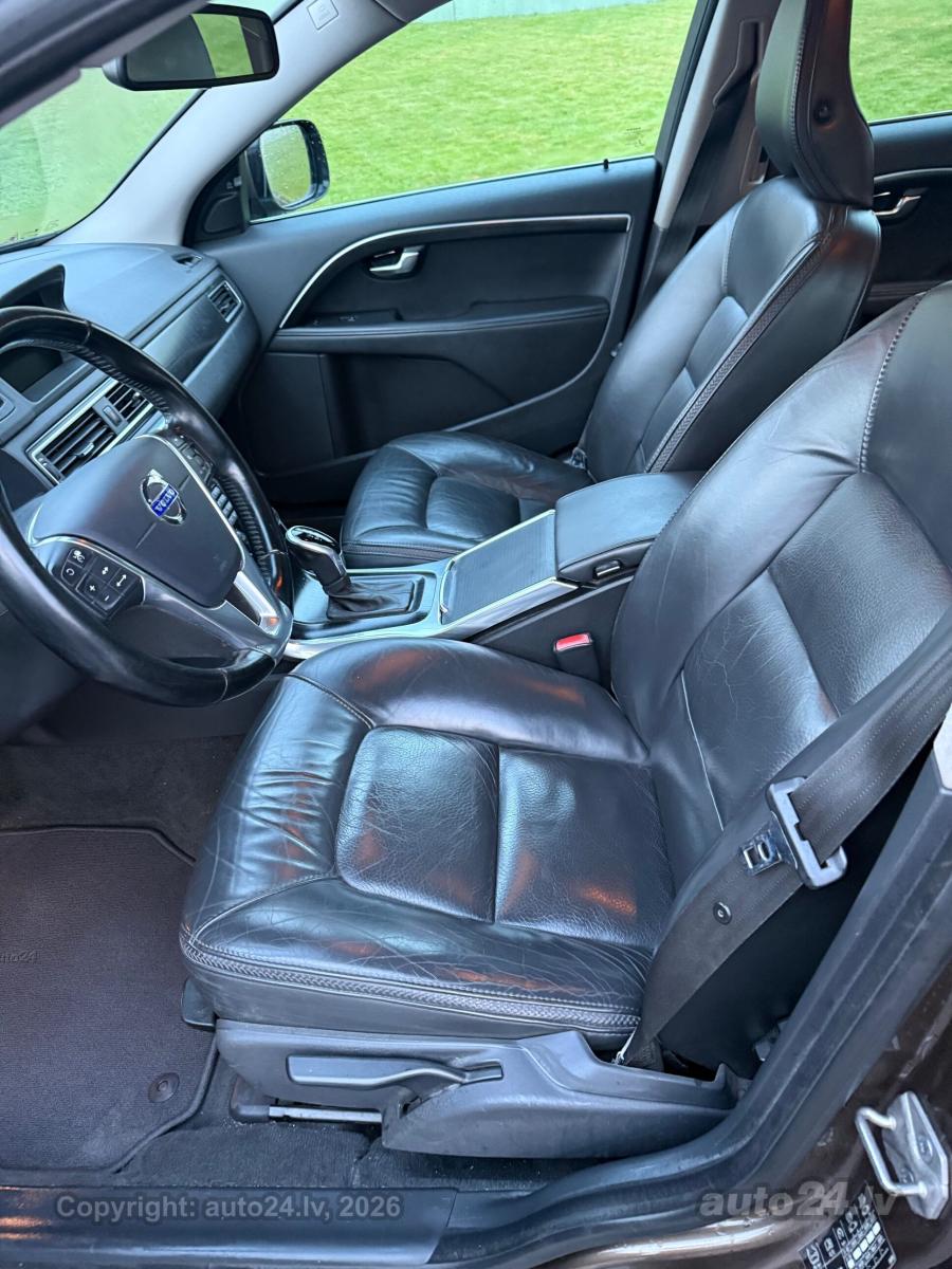Brūns Volvo XC70 2013 Tallina, ar dzinēja tilpumu 2.40 L un nobraukumu 326 tūkst. km par 10499 €, foto 33 vietnē AUTOMOTO.COM.LV