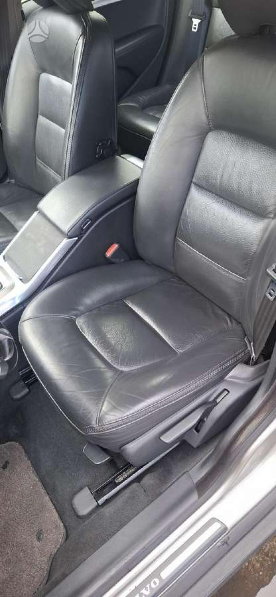 Brown Volvo XC70 2013 in Kretinga, with an engine capacity of 2.40 L and mileage of 331 thousand km for 9200 €, photo 9 on AUTOMOTO.COM.LV