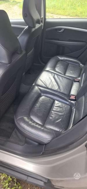 Brown Volvo XC70 2013 in Kretinga, with an engine capacity of 2.40 L and mileage of 331 thousand km for 9200 €, photo 10 on AUTOMOTO.COM.LV