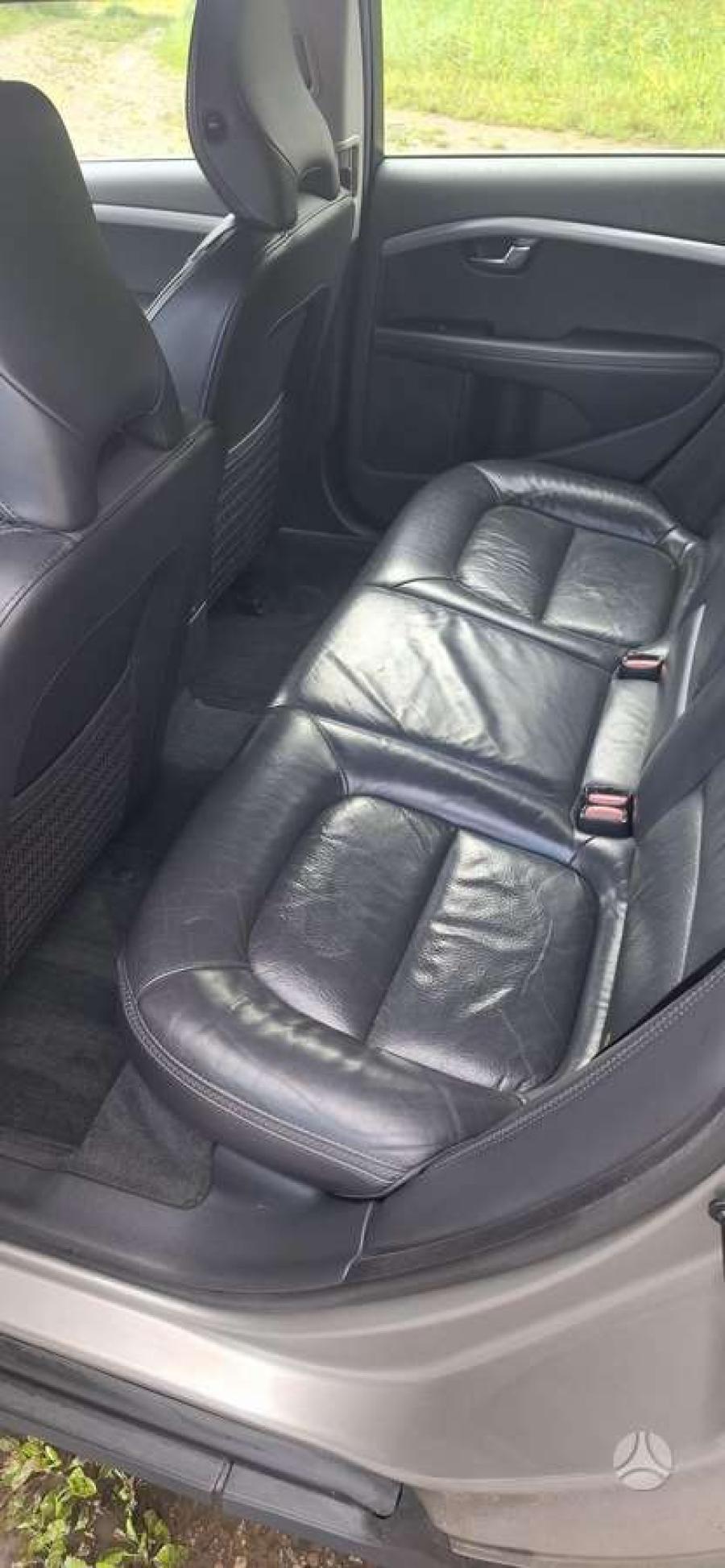 Brown Volvo XC70 2013 in Kretinga, with an engine capacity of 2.40 L and mileage of 331 thousand km for 9200 €, photo 10 on AUTOMOTO.COM.LV
