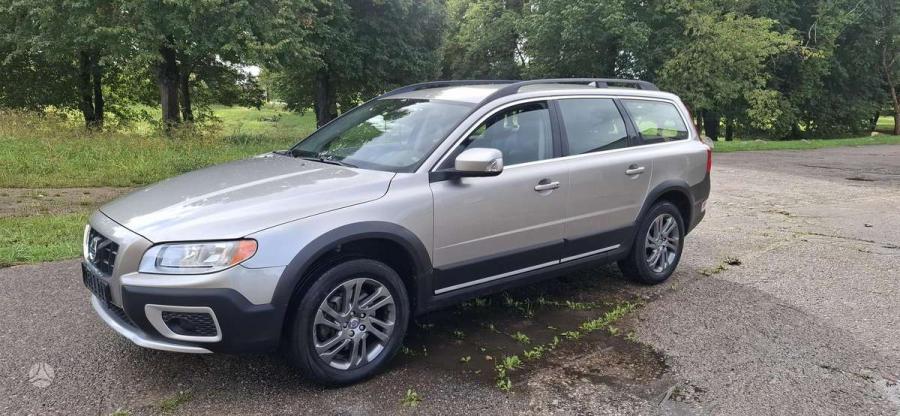 Brown Volvo XC70 2013 in Kretinga, with an engine capacity of 2.40 L and mileage of 331 thousand km for 9200 €, photo 12 on AUTOMOTO.COM.LV