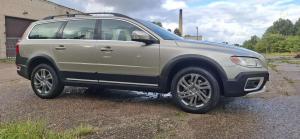 Brown Volvo XC70 2013 in Kretinga, with an engine capacity of 2.40 L and mileage of 331 thousand km for 9200 €, photo 17 on AUTOMOTO.COM.LV