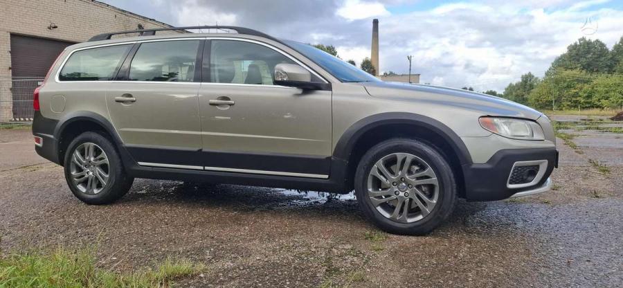 Brown Volvo XC70 2013 in Kretinga, with an engine capacity of 2.40 L and mileage of 331 thousand km for 9200 €, photo 17 on AUTOMOTO.COM.LV