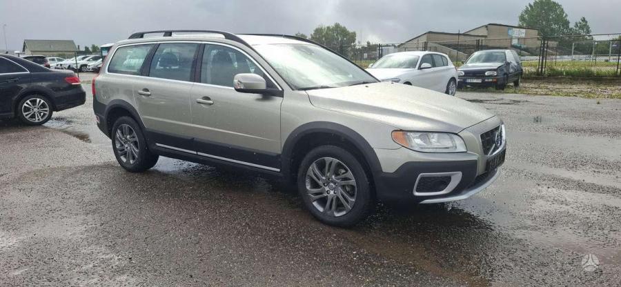 Brown Volvo XC70 2013 in Kretinga, with an engine capacity of 2.40 L and mileage of 331 thousand km for 9200 €, photo 18 on AUTOMOTO.COM.LV
