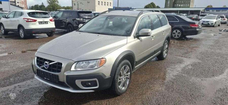 Brown Volvo XC70 2013 in Kretinga, with an engine capacity of 2.40 L and mileage of 331 thousand km for 9200 €, photo 19 on AUTOMOTO.COM.LV