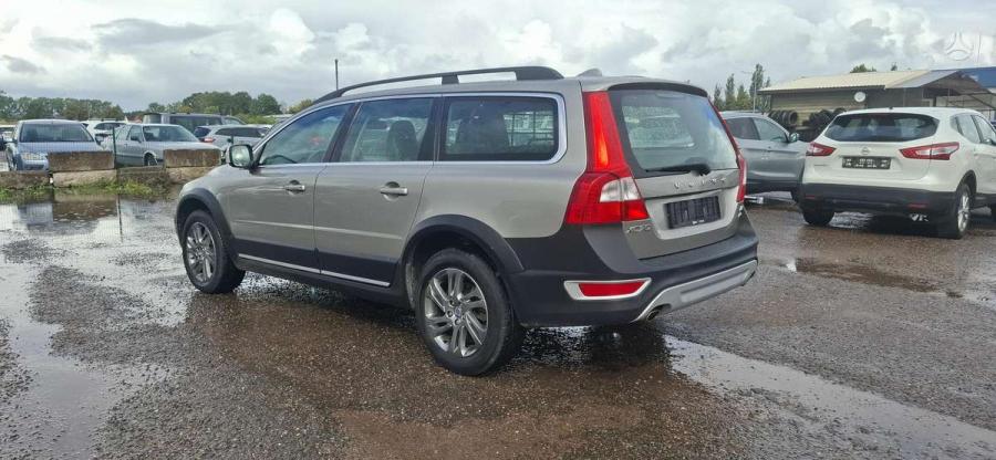 Brown Volvo XC70 2013 in Kretinga, with an engine capacity of 2.40 L and mileage of 331 thousand km for 9200 €, photo 20 on AUTOMOTO.COM.LV