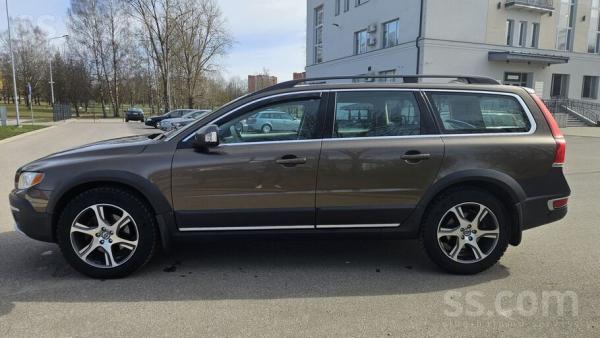 Brown Volvo XC70 2014 in Rezekne, with an engine capacity of 2.00 L and mileage of 306 thousand km for 11700 €, photo 5 on AUTOMOTO.COM.LV
