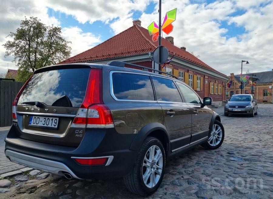 Brown Volvo XC70 2014 in Jelgava, with an engine capacity of 2.40 L and mileage of 212 thousand km for 2600 €, photo 3 on AUTOMOTO.COM.LV