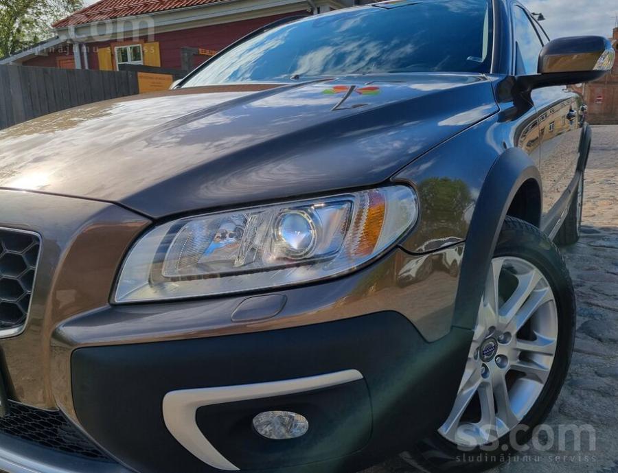 Brūns Volvo XC70 2014 Jelgava, ar dzinēja tilpumu 2.40 L un nobraukumu 212 tūkst. km par 13000 €, foto 1 vietnē AUTOMOTO.COM.LV