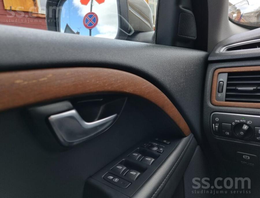 Brūns Volvo XC70 2014 Jelgava, ar dzinēja tilpumu 2.40 L un nobraukumu 212 tūkst. km par 13000 €, foto 27 vietnē AUTOMOTO.COM.LV