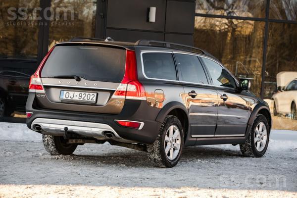 Brown Volvo XC70 2014 in Jelgava, with an engine capacity of 2.40 L and mileage of 0 thousand km for 12590 €, photo 8 on AUTOMOTO.COM.LV