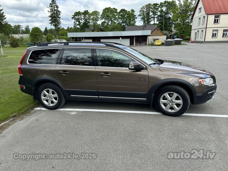 Brūns Volvo XC70 2014 Tallina, ar dzinēja tilpumu 2.40 L un nobraukumu 215 tūkst. km par 14000 €, foto 3 vietnē AUTOMOTO.COM.LV