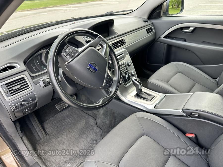 Brūns Volvo XC70 2014 Tallina, ar dzinēja tilpumu 2.40 L un nobraukumu 215 tūkst. km par 14000 €, foto 5 vietnē AUTOMOTO.COM.LV