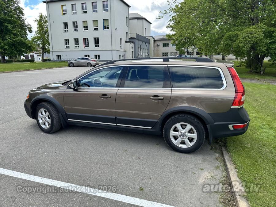 Brūns Volvo XC70 2014 Tallina, ar dzinēja tilpumu 2.40 L un nobraukumu 215 tūkst. km par 14000 €, foto 10 vietnē AUTOMOTO.COM.LV