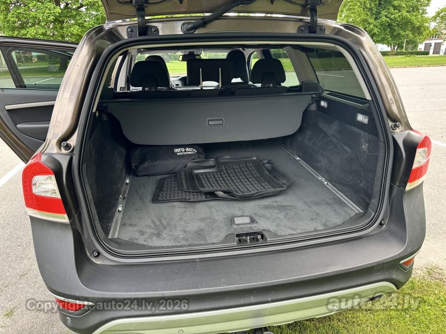 Brūns Volvo XC70 2014 Tallina, ar dzinēja tilpumu 2.40 L un nobraukumu 215 tūkst. km par 14000 €, foto 17 vietnē AUTOMOTO.COM.LV