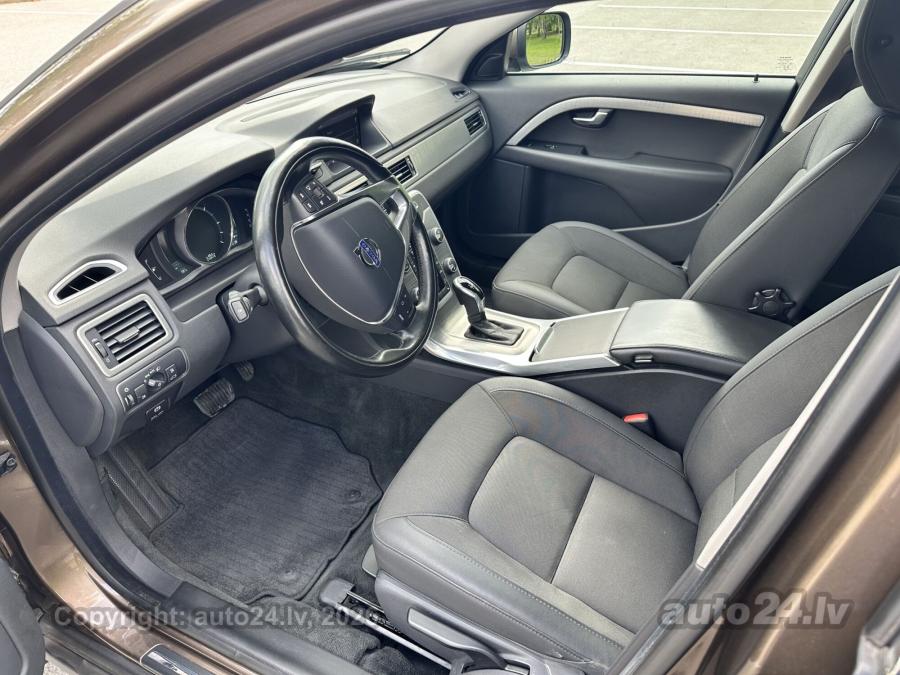 Brūns Volvo XC70 2014 Tallina, ar dzinēja tilpumu 2.40 L un nobraukumu 215 tūkst. km par 14000 €, foto 19 vietnē AUTOMOTO.COM.LV