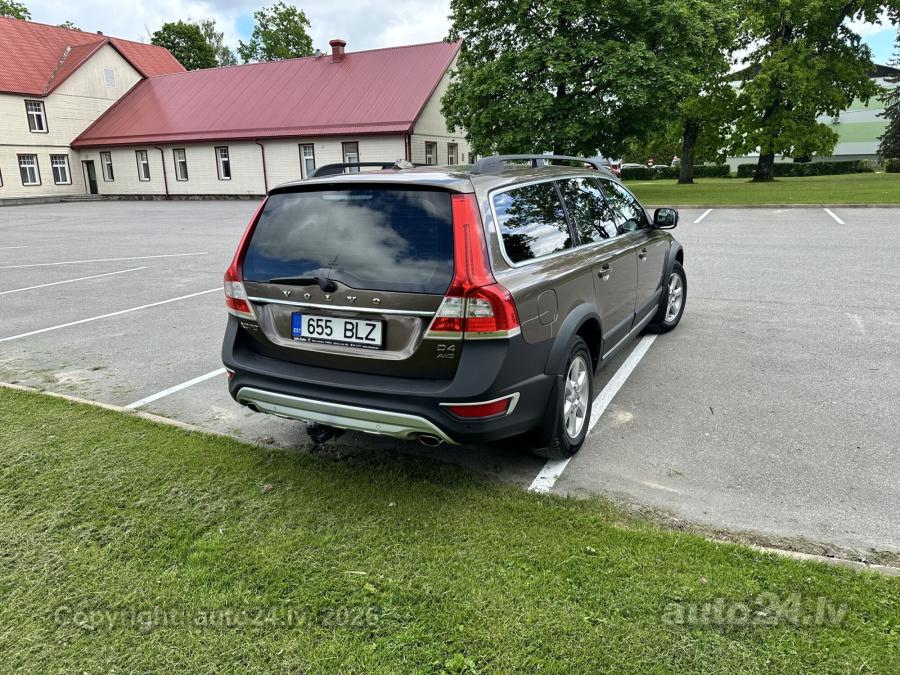 Brūns Volvo XC70 2014 Tallina, ar dzinēja tilpumu 2.40 L un nobraukumu 215 tūkst. km par 14000 €, foto 21 vietnē AUTOMOTO.COM.LV