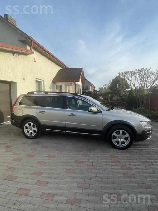 Brown Volvo XC70 2014 in Riga, with an engine capacity of 2.00 L and mileage of 333 thousand km for 8300 €, photo 3 on AUTOMOTO.COM.LV