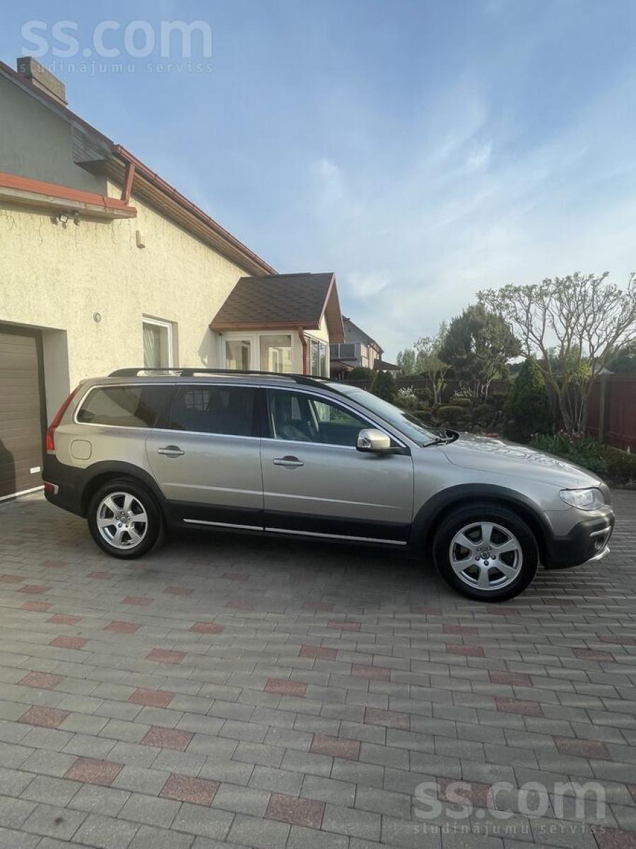 Brūns Volvo XC70 2014 Rīga, ar dzinēja tilpumu 2.00 L un nobraukumu 333 tūkst. km par 8300 €, foto 4 vietnē AUTOMOTO.COM.LV
