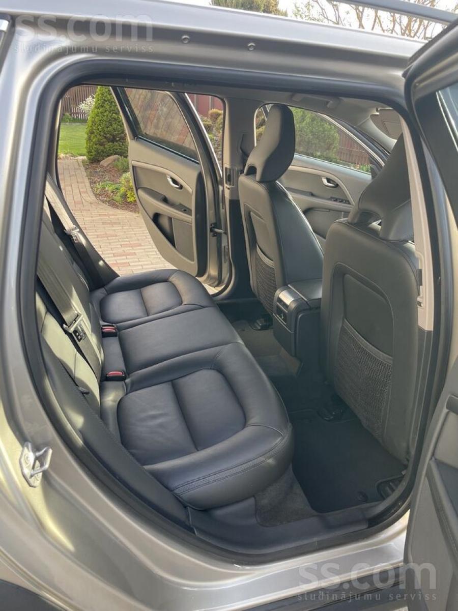 Brūns Volvo XC70 2014 Rīga, ar dzinēja tilpumu 2.00 L un nobraukumu 333 tūkst. km par 8300 €, foto 9 vietnē AUTOMOTO.COM.LV