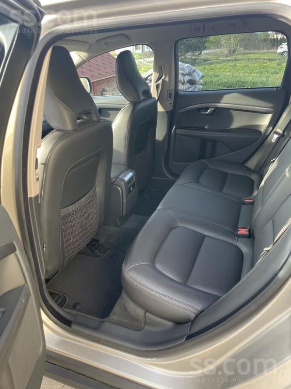 Brown Volvo XC70 2014 in Riga, with an engine capacity of 2.00 L and mileage of 333 thousand km for 8300 €, photo 9 on AUTOMOTO.COM.LV