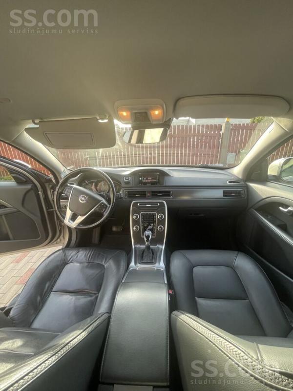 Brown Volvo XC70 2014 in Riga, with an engine capacity of 2.00 L and mileage of 333 thousand km for 8300 €, photo 10 on AUTOMOTO.COM.LV