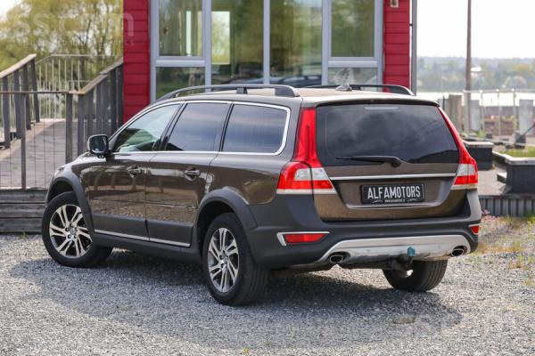 Brown Volvo XC70 2014 in Riga, with an engine capacity of 2.00 L and mileage of 0 thousand km for 8990 €, photo 3 on AUTOMOTO.COM.LV