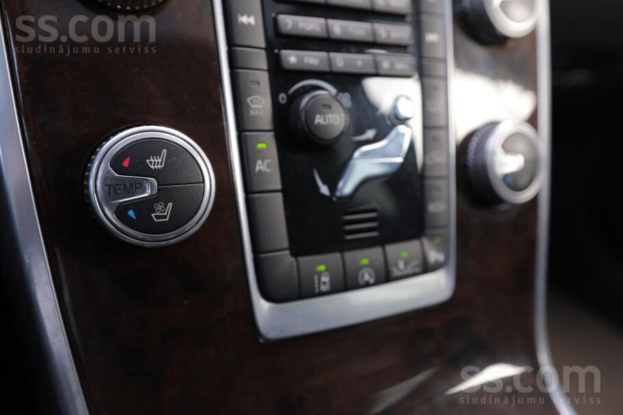 Brūns Volvo XC70 2014 Rīga, ar dzinēja tilpumu 2.00 L un nobraukumu 0 tūkst. km par 8990 €, foto 18 vietnē AUTOMOTO.COM.LV