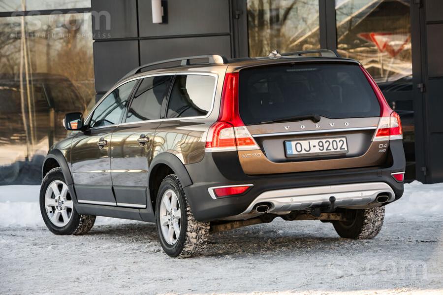 Brown Volvo XC70 2014 in Jelgava, with an engine capacity of 2.40 L and mileage of 0 thousand km for 11490 €, photo 11 on AUTOMOTO.COM.LV