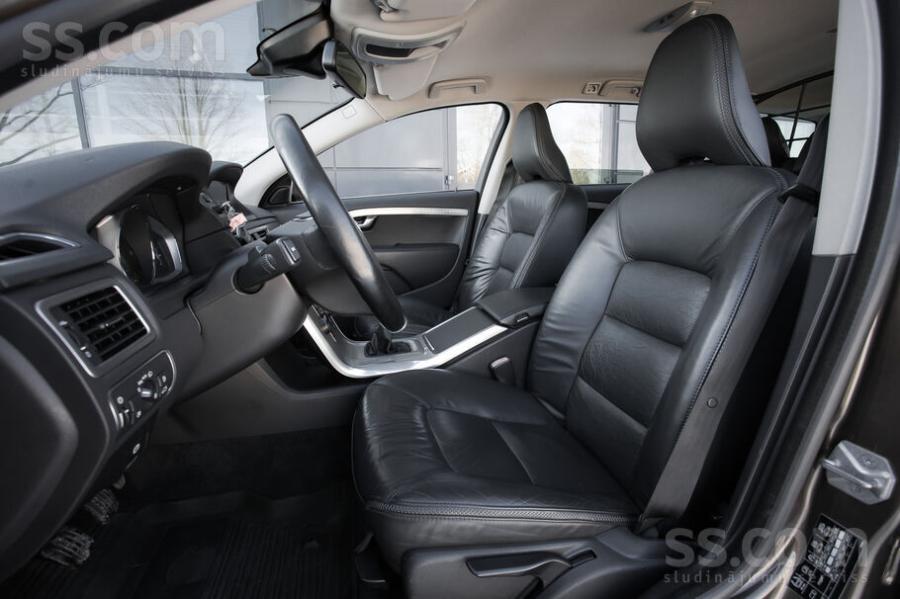 Brown Volvo XC70 2014 in Jelgava, with an engine capacity of 2.40 L and mileage of 0 thousand km for 11490 €, photo 16 on AUTOMOTO.COM.LV