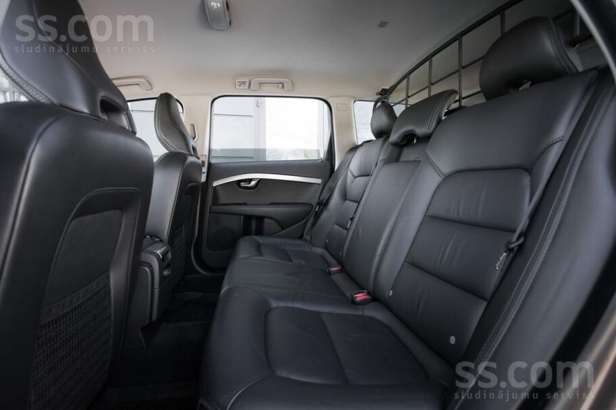 Brown Volvo XC70 2014 in Jelgava, with an engine capacity of 2.40 L and mileage of 0 thousand km for 11490 €, photo 17 on AUTOMOTO.COM.LV
