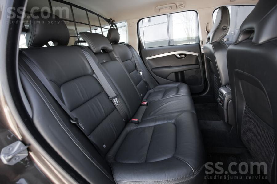 Brown Volvo XC70 2014 in Jelgava, with an engine capacity of 2.40 L and mileage of 0 thousand km for 11490 €, photo 18 on AUTOMOTO.COM.LV