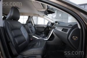 Brown Volvo XC70 2014 in Jelgava, with an engine capacity of 2.40 L and mileage of 0 thousand km for 11490 €, photo 19 on AUTOMOTO.COM.LV