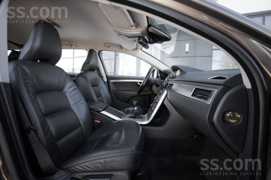 Brown Volvo XC70 2014 in Jelgava, with an engine capacity of 2.40 L and mileage of 0 thousand km for 11490 €, photo 19 on AUTOMOTO.COM.LV