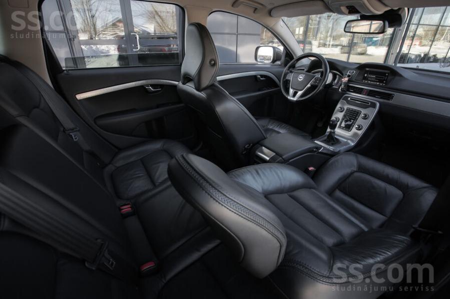 Brown Volvo XC70 2014 in Jelgava, with an engine capacity of 2.40 L and mileage of 0 thousand km for 11490 €, photo 20 on AUTOMOTO.COM.LV