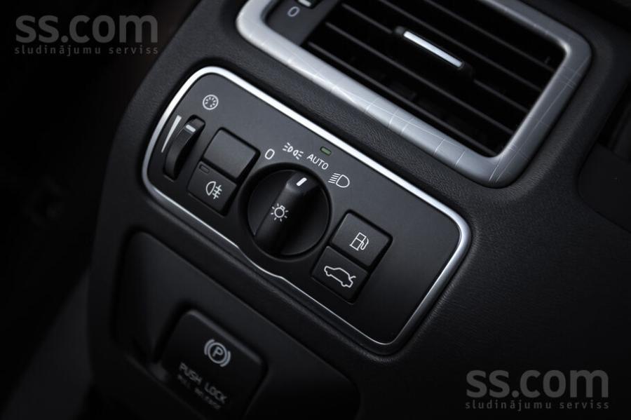 Brown Volvo XC70 2014 in Jelgava, with an engine capacity of 2.40 L and mileage of 0 thousand km for 11490 €, photo 28 on AUTOMOTO.COM.LV