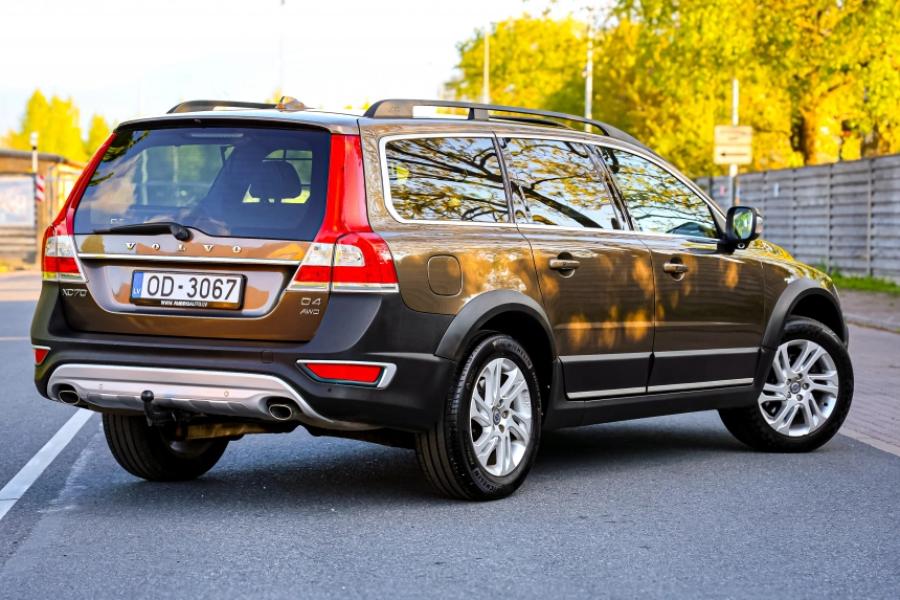 Brown Volvo XC70 2014 in Riga, with an engine capacity of 2.40 L and mileage of 0 thousand km for 14850 €, photo 6 on AUTOMOTO.COM.LV