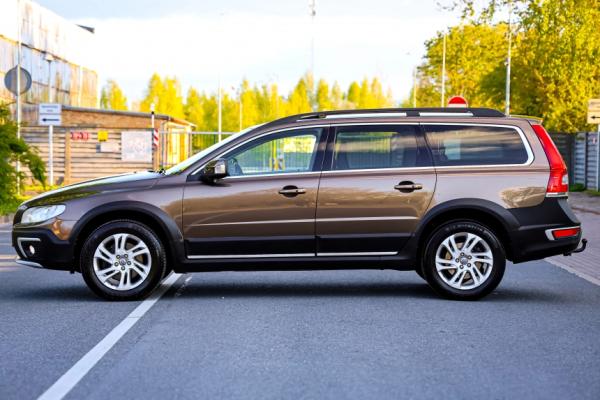 Brūns Volvo XC70 2014 Rīga, ar dzinēja tilpumu 2.40 L un nobraukumu 0 tūkst. km par 14850 €, foto 8 vietnē AUTOMOTO.COM.LV