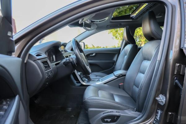 Brūns Volvo XC70 2014 Rīga, ar dzinēja tilpumu 2.40 L un nobraukumu 0 tūkst. km par 14850 €, foto 9 vietnē AUTOMOTO.COM.LV