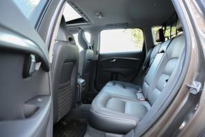 Brown Volvo XC70 2014 in Riga, with an engine capacity of 2.40 L and mileage of 0 thousand km for 14850 €, photo 12 on AUTOMOTO.COM.LV