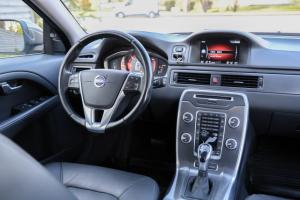 Brown Volvo XC70 2014 in Riga, with an engine capacity of 2.40 L and mileage of 0 thousand km for 14850 €, photo 17 on AUTOMOTO.COM.LV