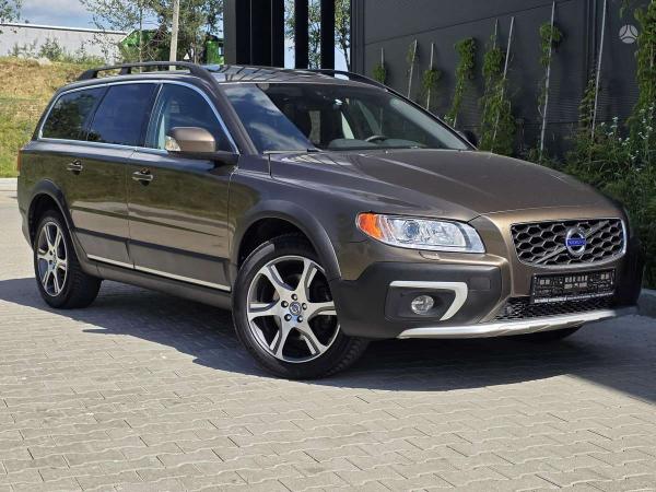 Brown Volvo XC70 2014 in Vilnius, with an engine capacity of 2.40 L and mileage of 234 thousand km for 14700 €, photo 1 on AUTOMOTO.COM.LV