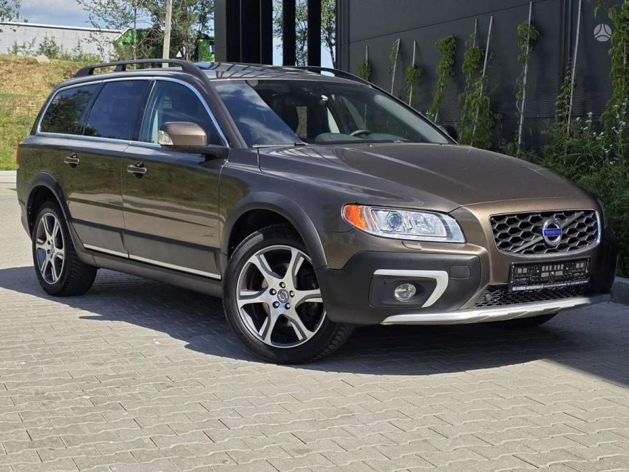 Brown Volvo XC70 2014 in Vilnius, with an engine capacity of 2.40 L and mileage of 234 thousand km for 14700 €, photo 1 on AUTOMOTO.COM.LV