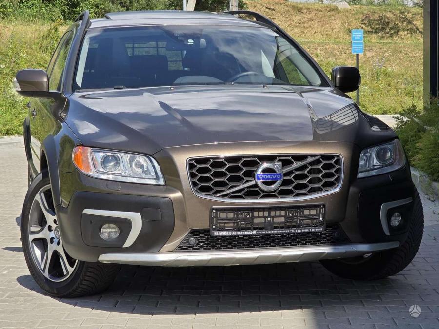 Brown Volvo XC70 2014 in Vilnius, with an engine capacity of 2.40 L and mileage of 234 thousand km for 14700 €, photo 3 on AUTOMOTO.COM.LV